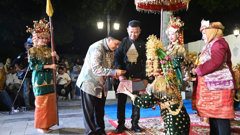 Pesona Tari-Tari Sambut Sumsel , Tampil Memukau di Lawang Borotan ...
